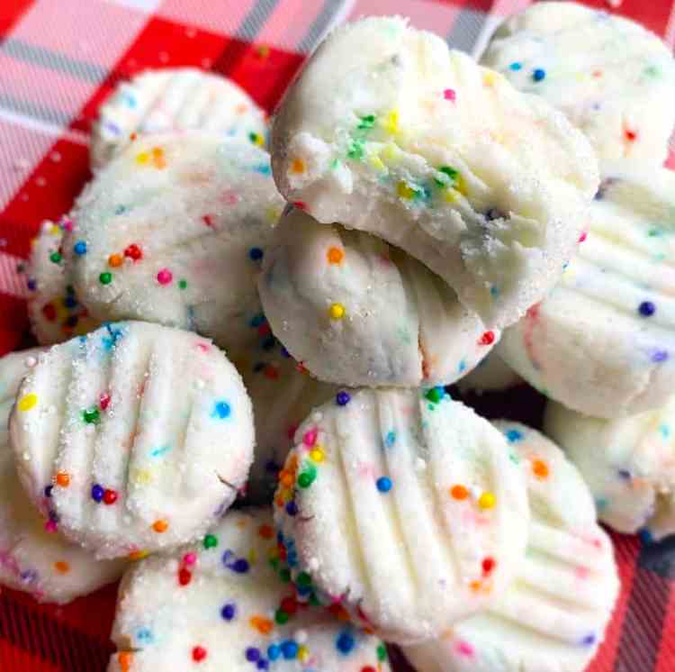 Keto Cream Cheese Mints (No-Bake) - Mouthwatering Motivation