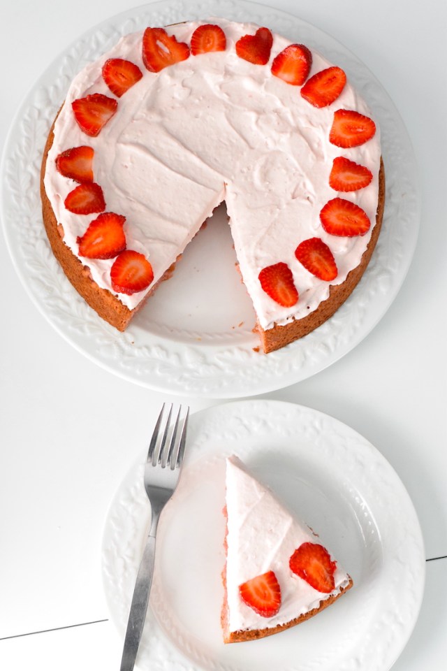 Keto Strawberry Cake - Mouthwatering Motivation