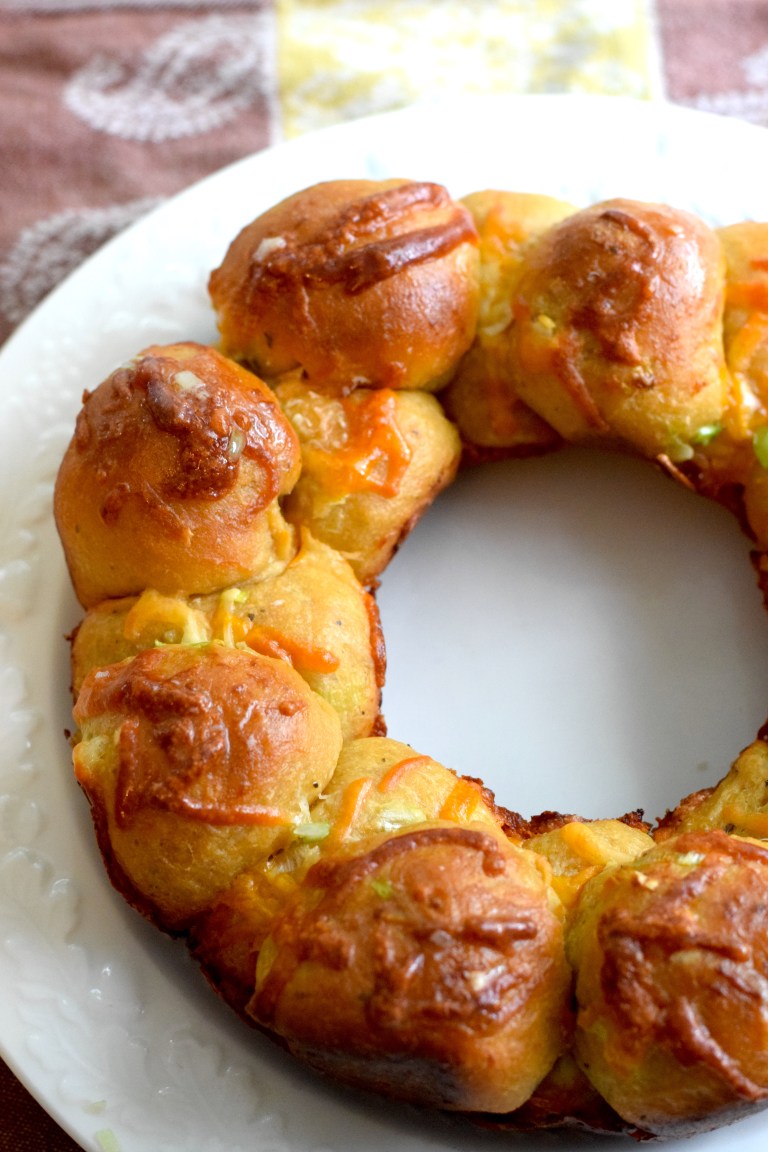 Keto Garlic and Cheese Monkey Bread - Mouthwatering Motivation